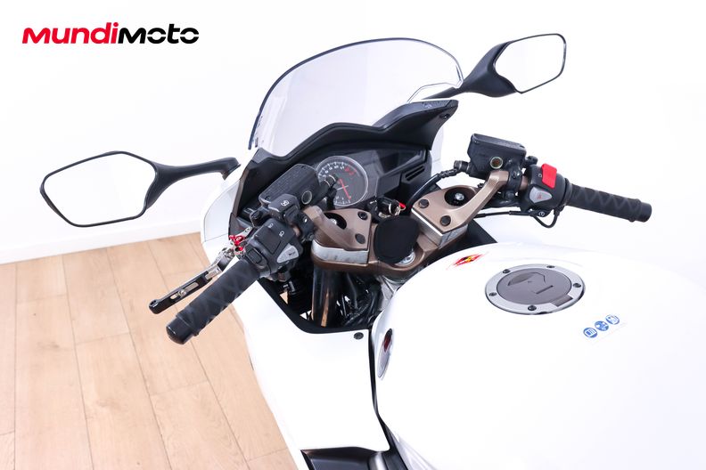 HONDA VFR 800 F ABS - Mundimoto